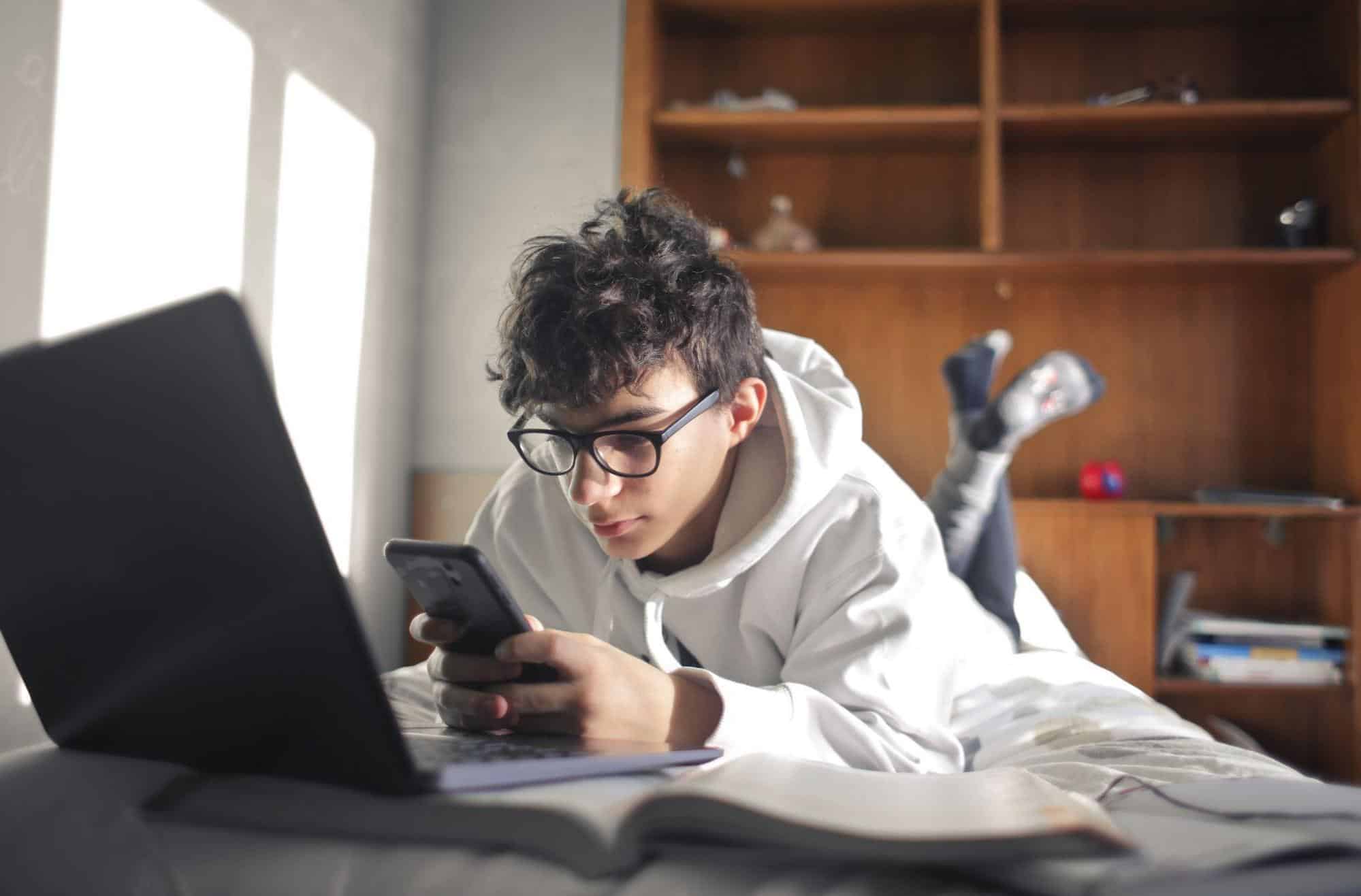 Top 3 Cell Phone Control Apps for Safeguarding Teenagers